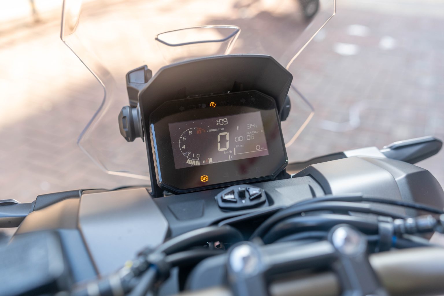 HONDA ADV160跨界風格，城市通勤的多功能之選