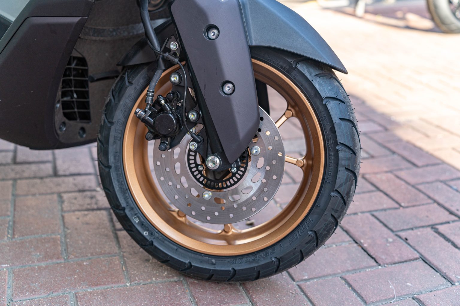 【实车开箱】2025 Yamaha Nmax turbo 155全面改款，全新外观搭载电子变速与双TFT仪表！