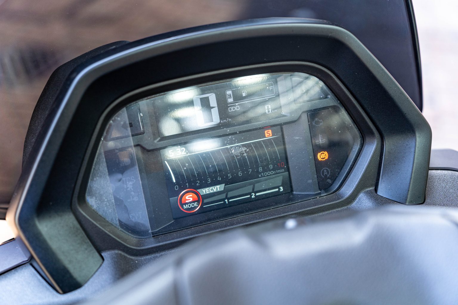 【实车开箱】2025 Yamaha Nmax turbo 155全面改款，全新外观搭载电子变速与双TFT仪表！