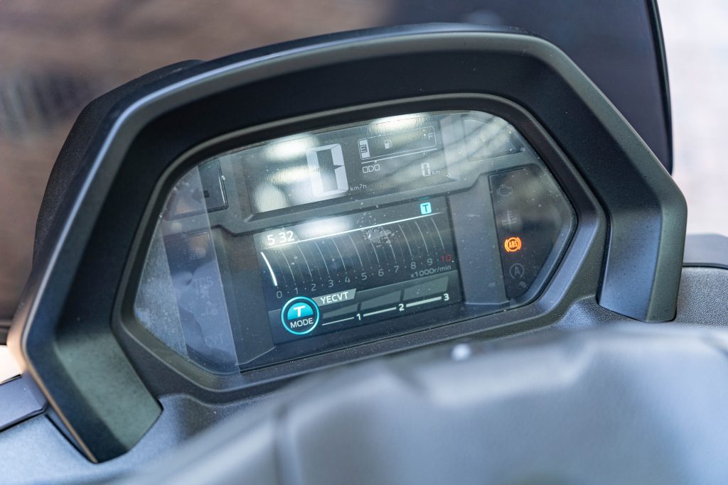 【實車開箱】2025 Yamaha Nmax turbo 155全面改款，全新外觀搭載電子變速與雙TFT儀表！