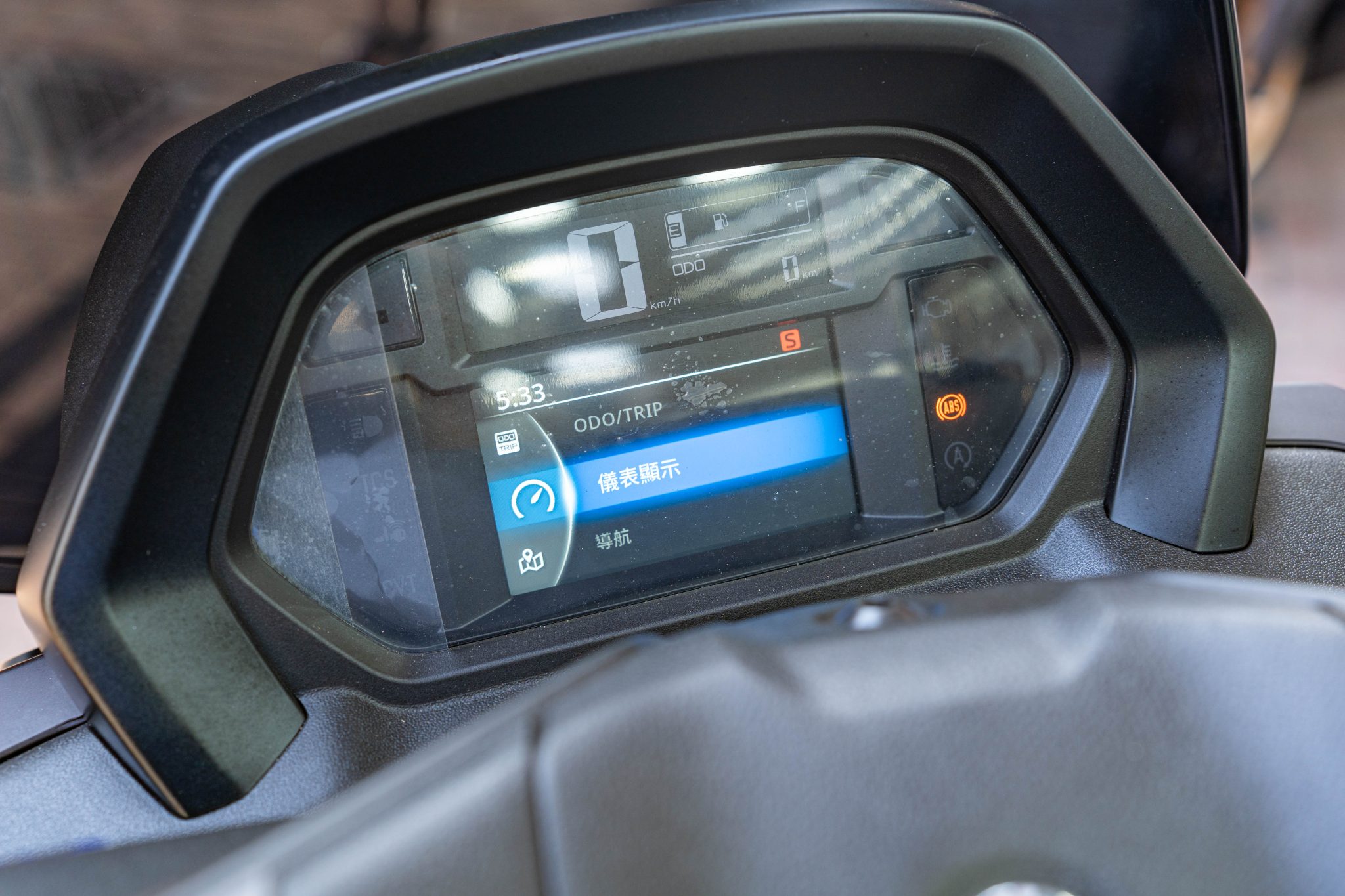 【實車開箱】2025 Yamaha Nmax turbo 155全面改款，全新外觀搭載電子變速與雙TFT儀表！