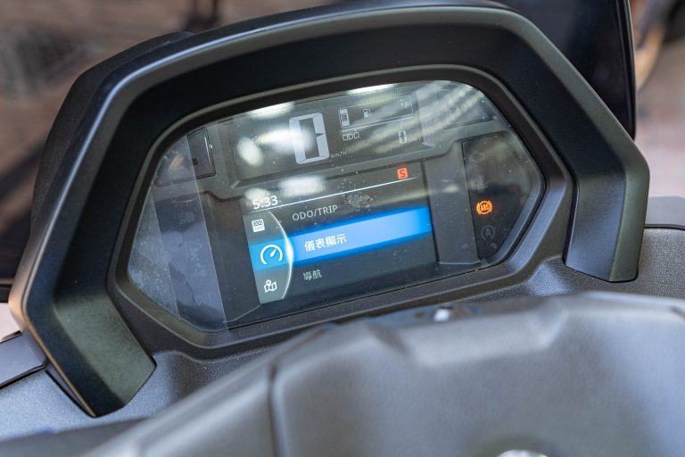 【實車開箱】2025 Yamaha Nmax turbo 155全面改款，全新外觀搭載電子變速與雙TFT儀表！