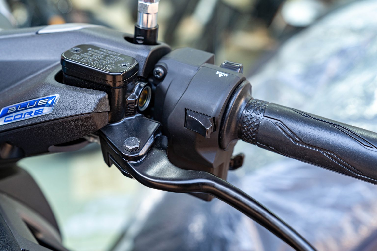 【實車開箱】2025 Yamaha Nmax turbo 155全面改款，全新外觀搭載電子變速與雙TFT儀表！