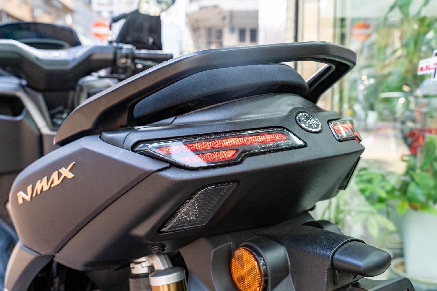 【實車開箱】2025 Yamaha Nmax turbo 155全面改款，全新外觀搭載電子變速與雙TFT儀表！