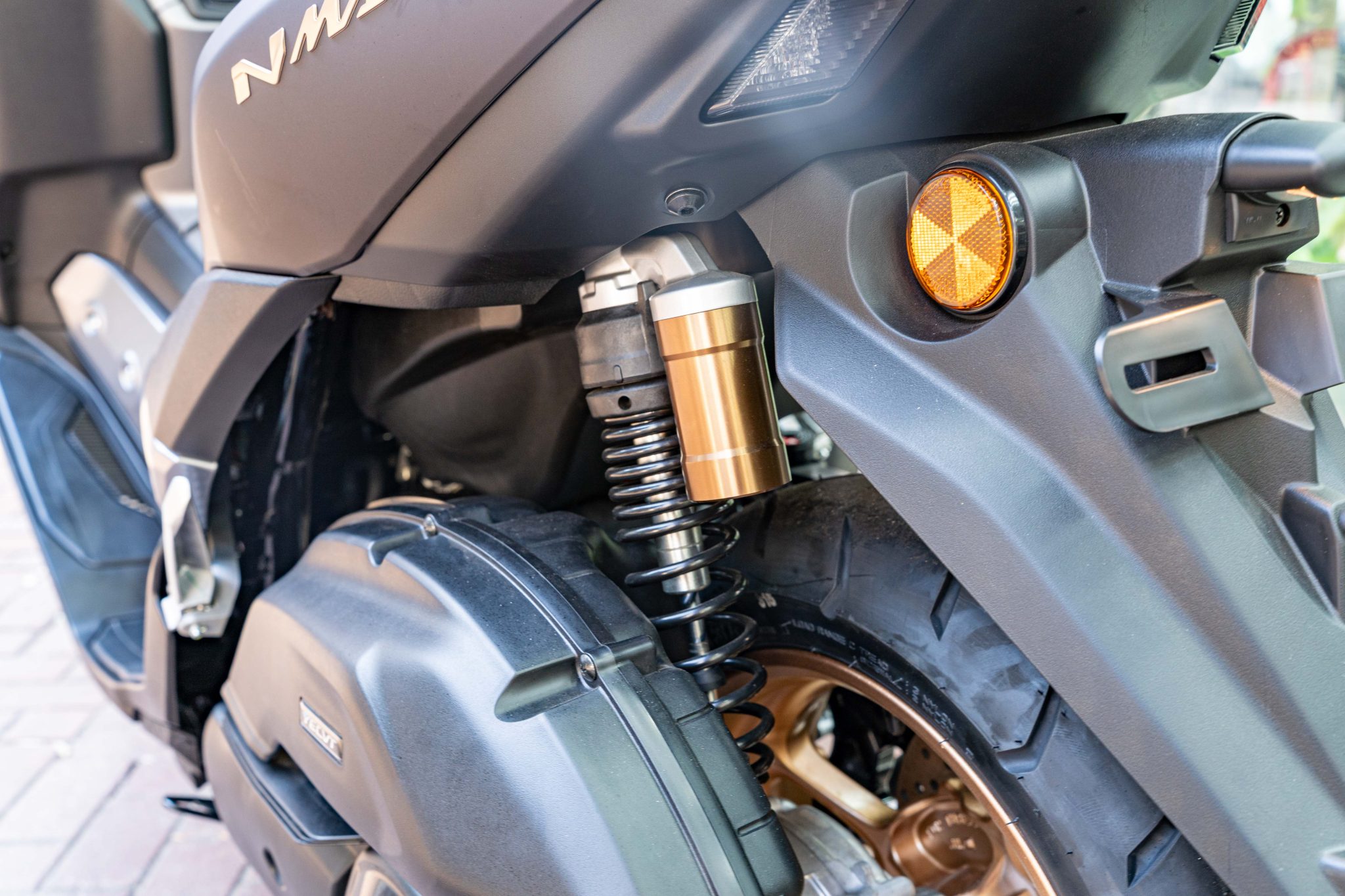 【實車開箱】2025 Yamaha Nmax turbo 155全面改款，全新外觀搭載電子變速與雙TFT儀表！