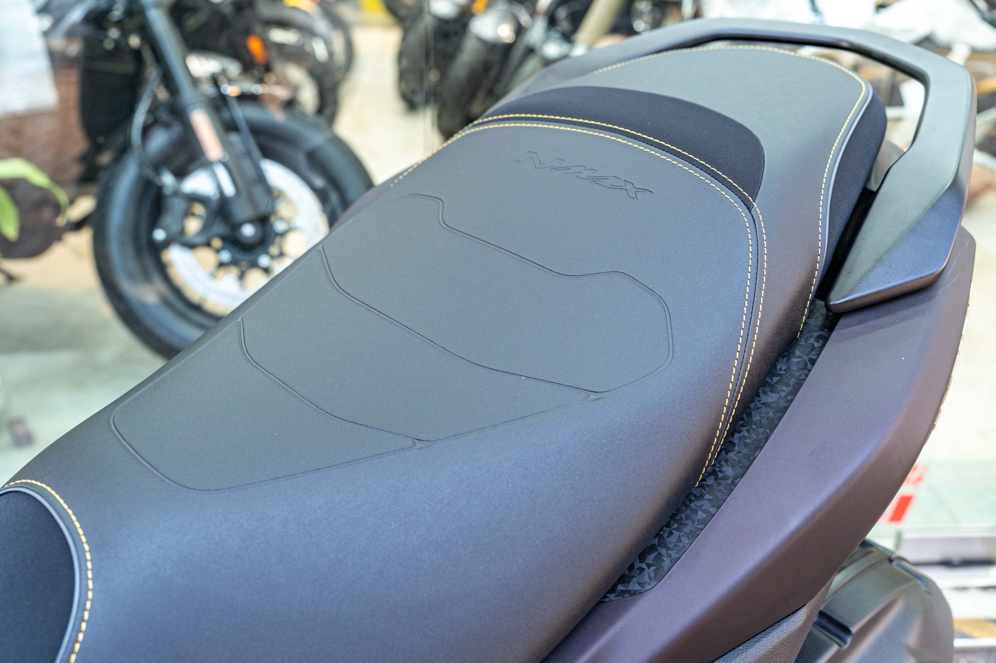 【实车开箱】2025 Yamaha Nmax turbo 155全面改款，全新外观搭载电子变速与双TFT仪表！