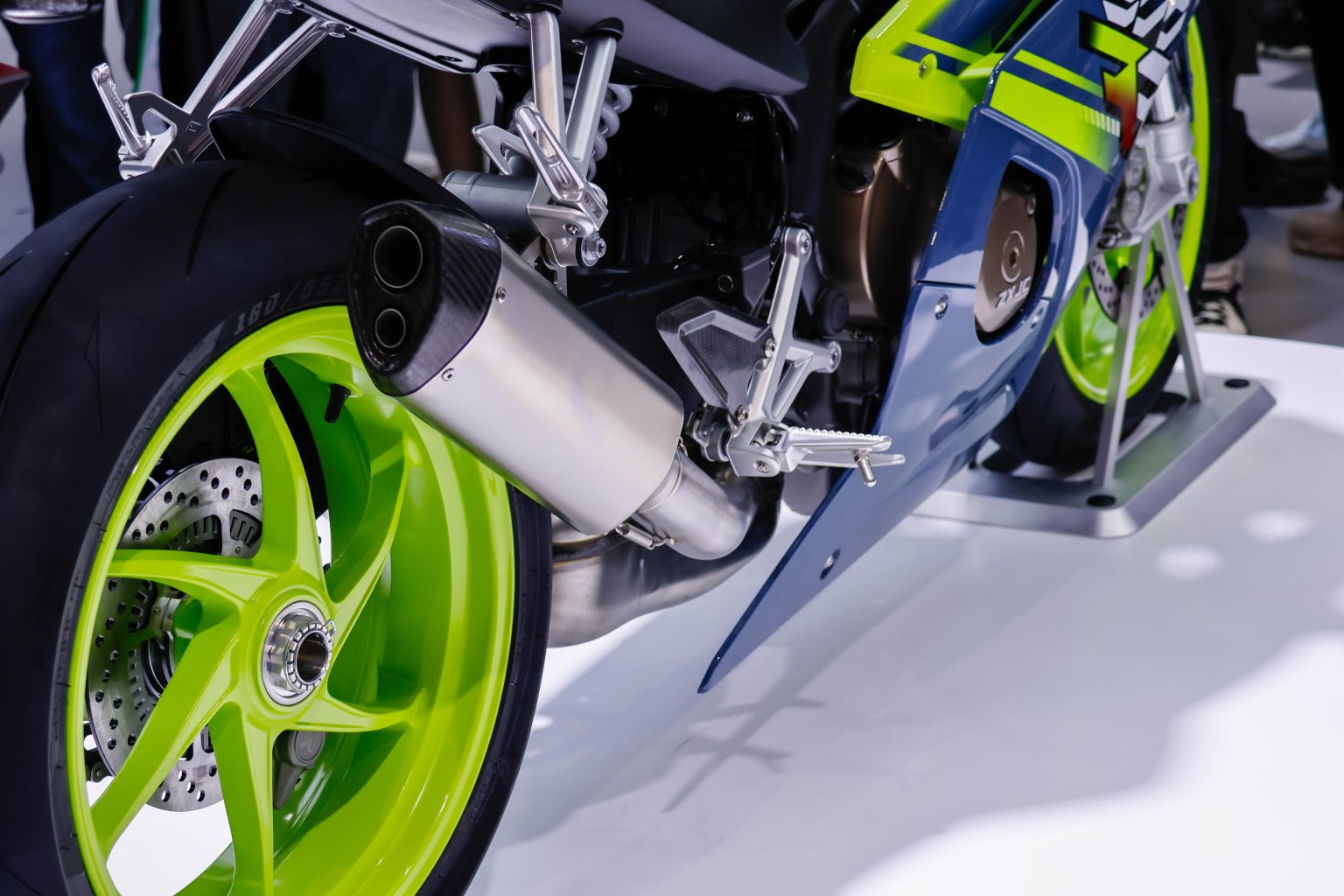 【中國摩博會】前凱越創辦人張雪攜「張雪機車」，推出四缸跑車ZX-500RR 登陸市場