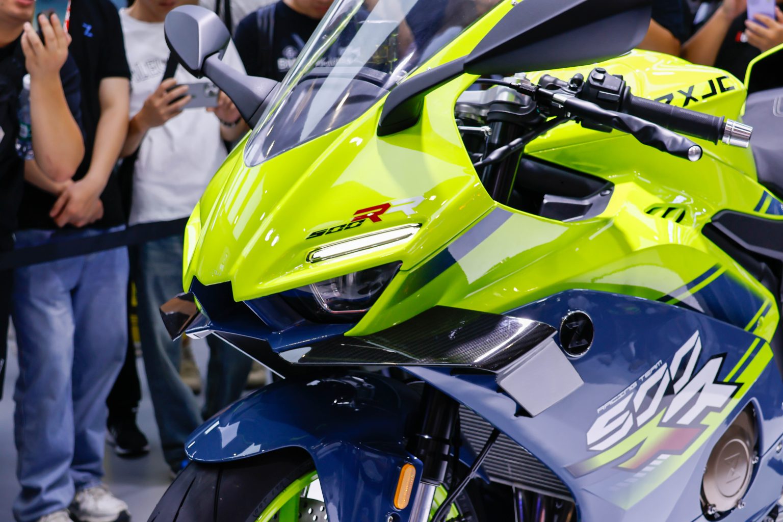 【中國摩博會】前凱越創辦人張雪攜「張雪機車」，推出四缸跑車ZX-500RR 登陸市場