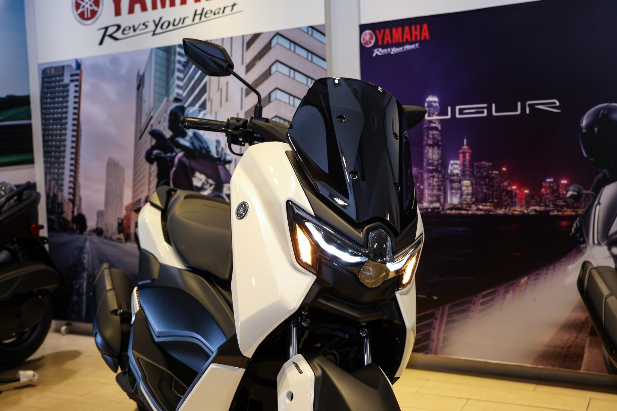 【新車速報】2025 Yamaha NMax 155 大改款，潮流外觀 + 革命性 YECVT