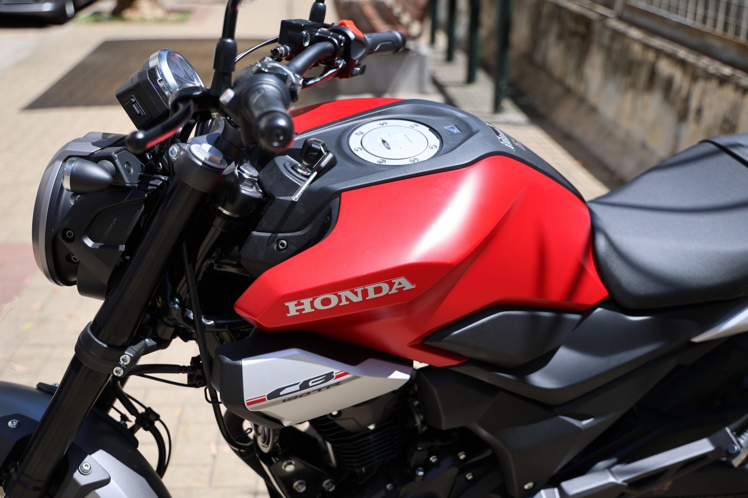 新牌學牌必睇！HONDA CB190TR 不到三萬，輕鬆入手本田復古街車