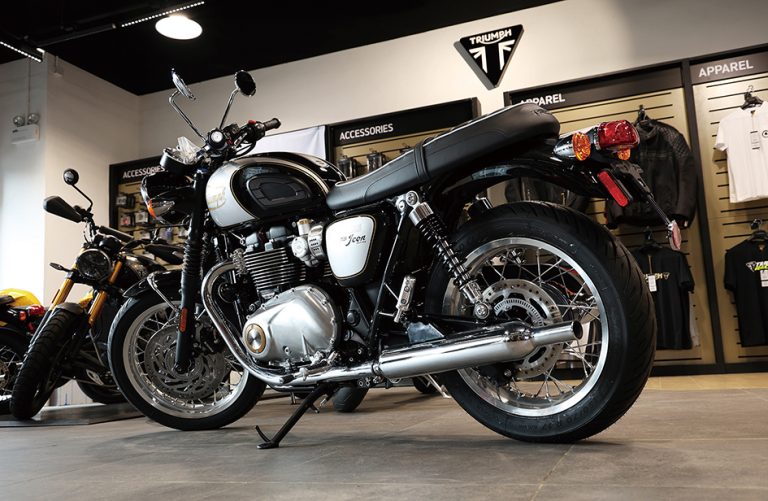 TRIUMPH Bonneville T120 Icon Edition，以手繪金線與經典塗裝向 1907 年傳奇致敬